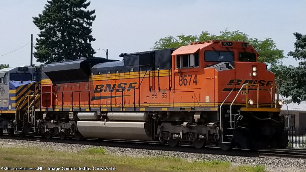 BNSF #8574 West through Plano, IL.
